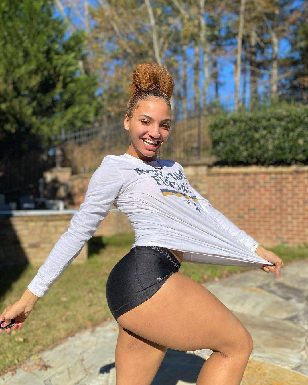 Thicc Lightskin | Scrolller