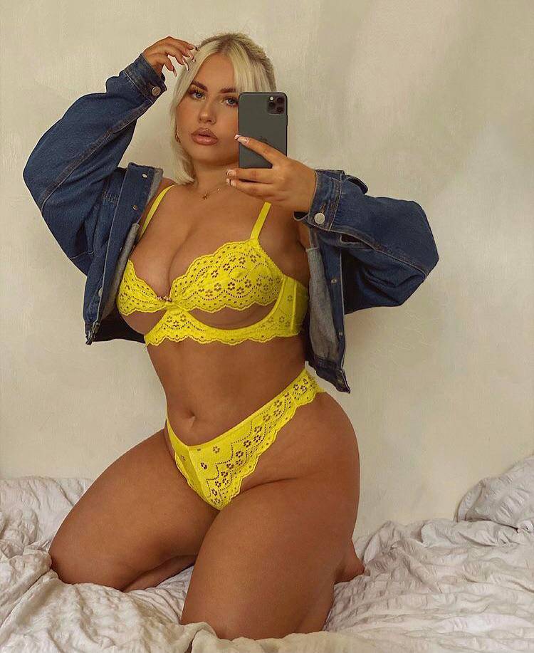 Thick Alice | Scrolller