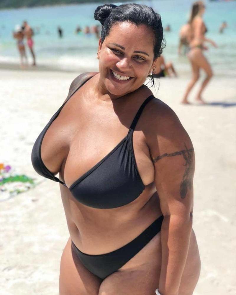 thick girl smiling in a bikini | Scrolller