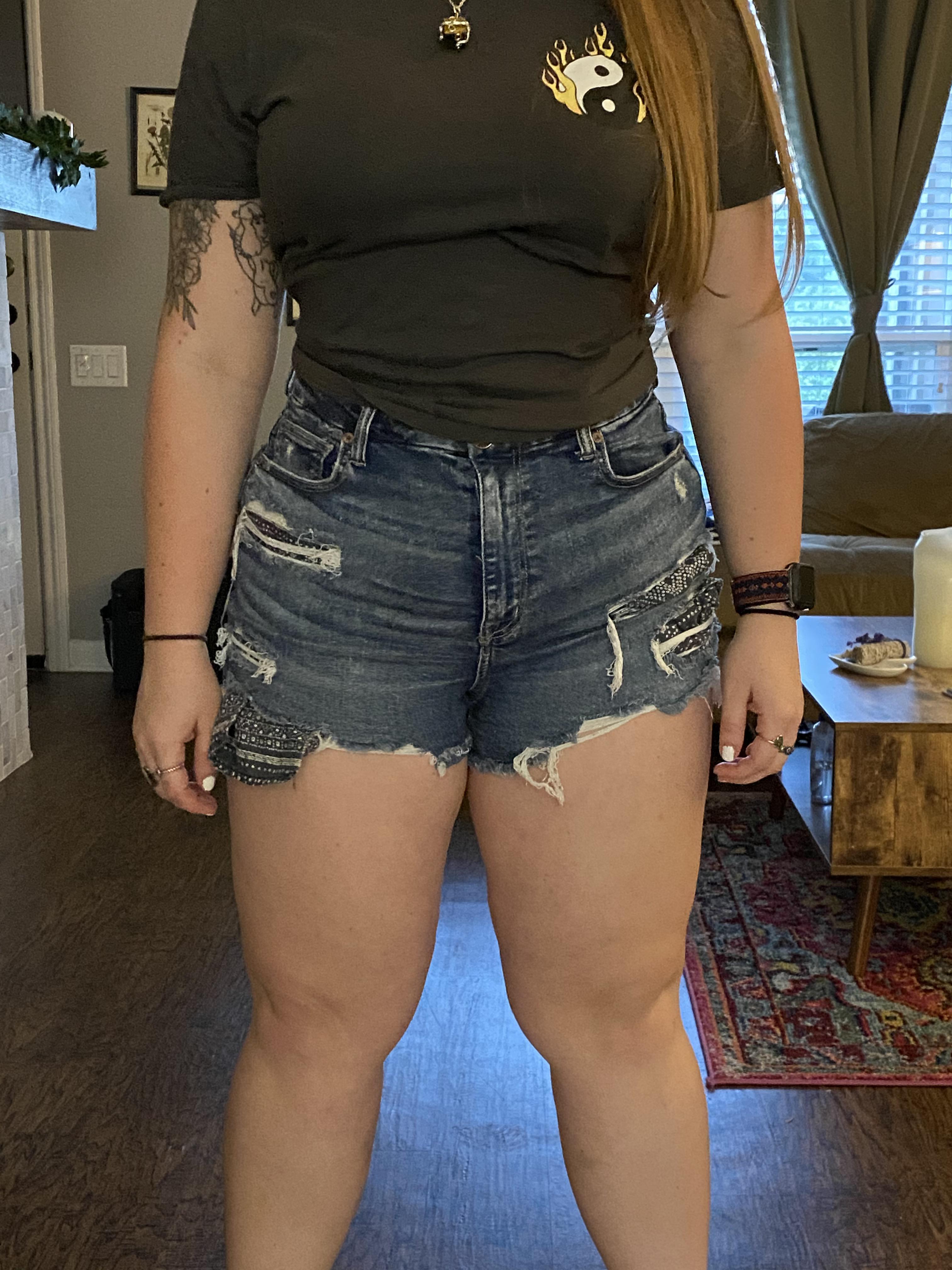 Thick thighs | Scrolller