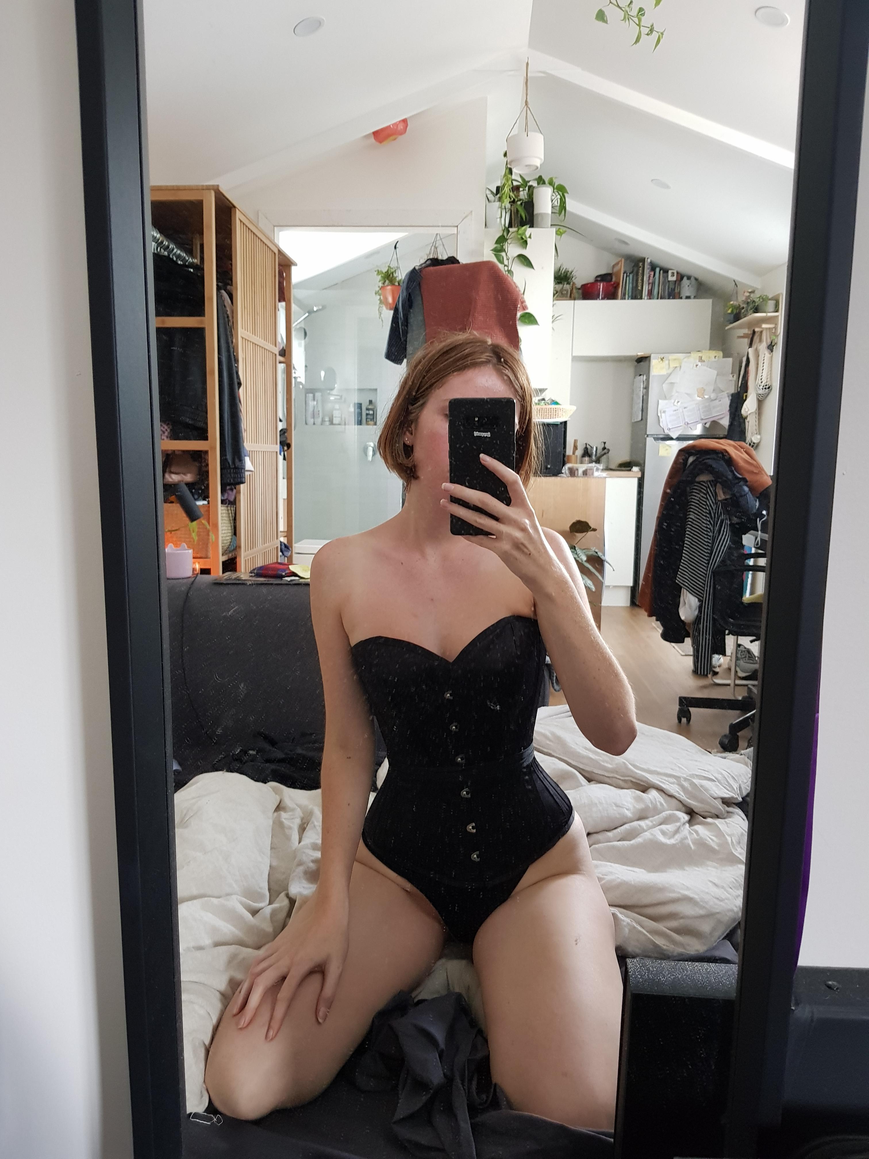 Thick thighs lil waist | Scrolller