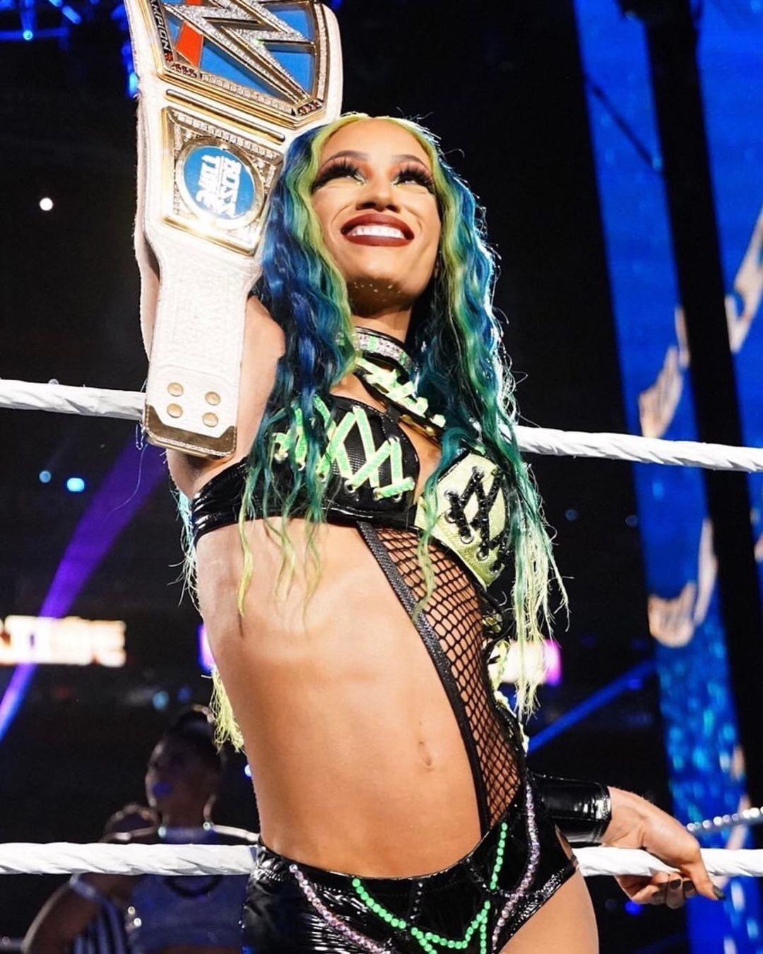 THIS ATTIRE THOU 🙌 | Scrolller