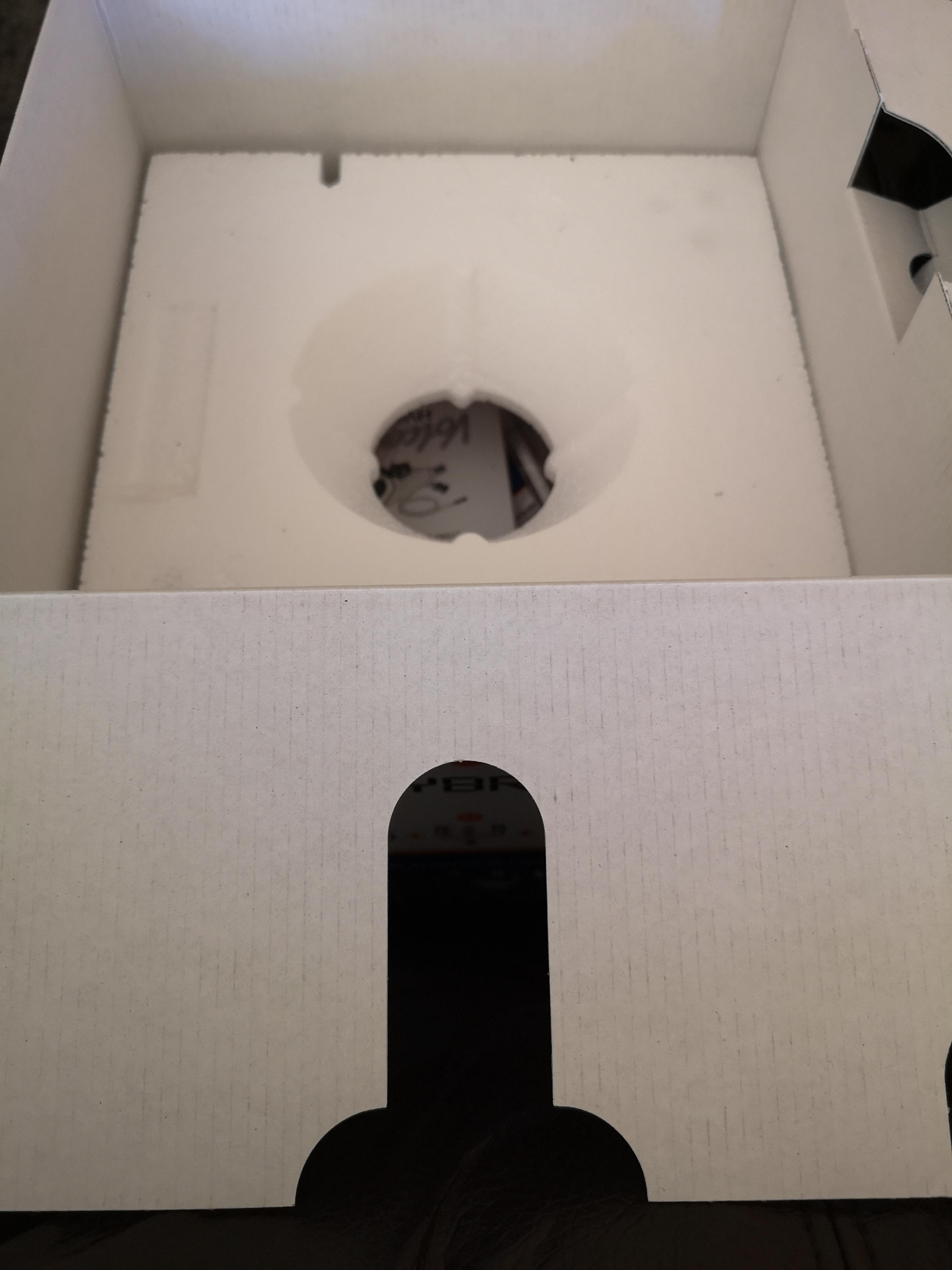 This box's flap | Scrolller