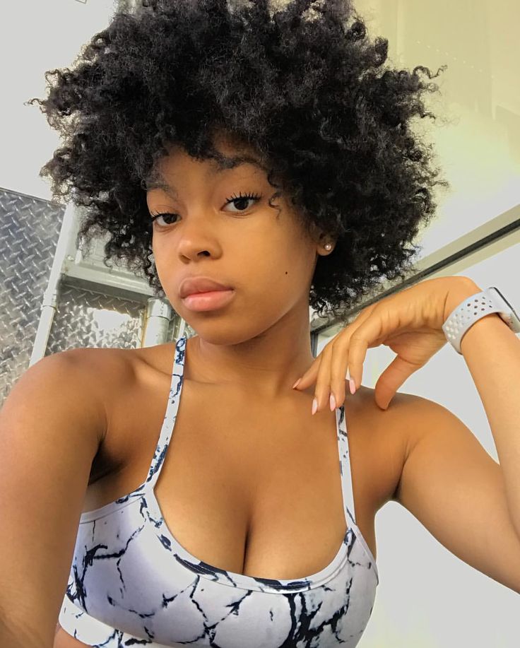 This cleavage awakened my morning wood. | Scrolller