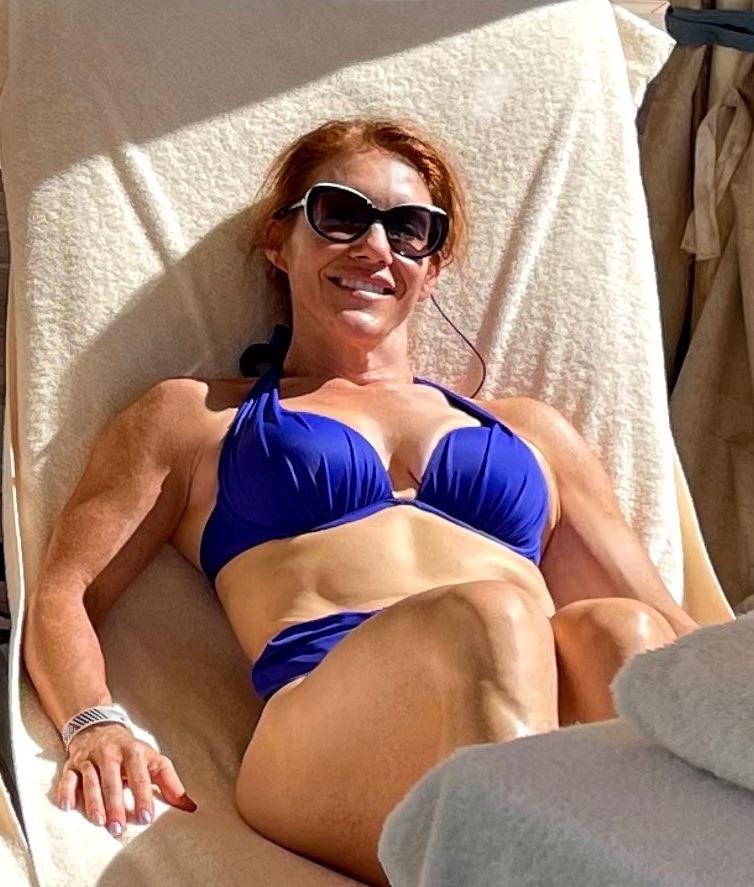 This cougar mom enjoying some sunshine | Scrolller