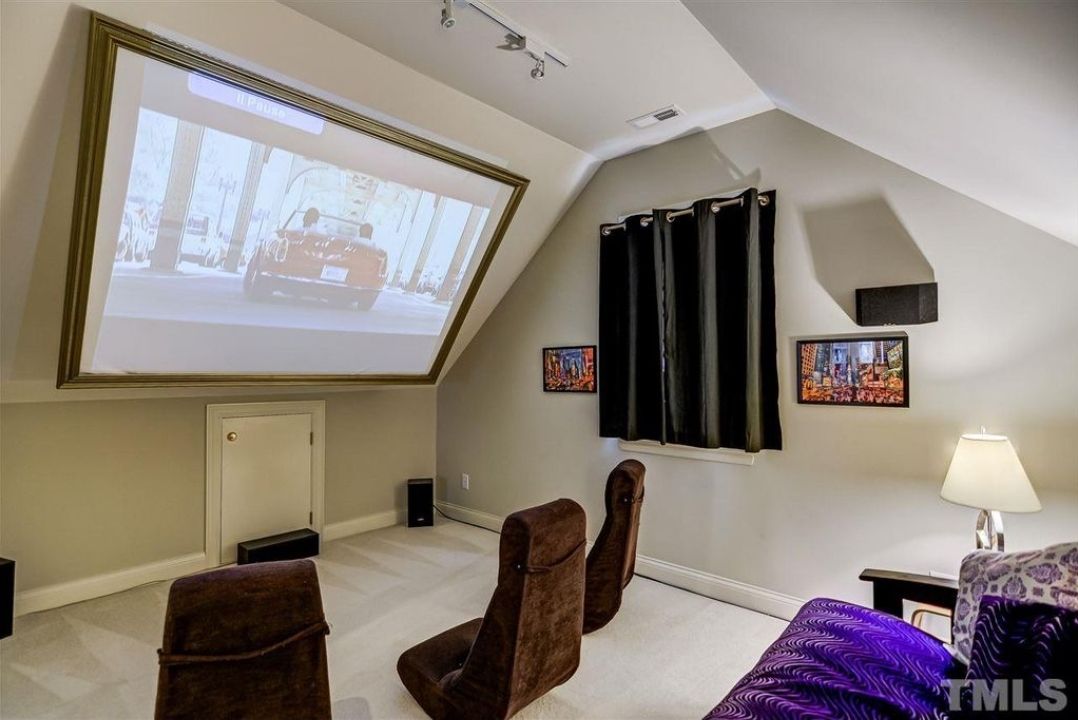 This entire setup is chaotic. | Scrolller