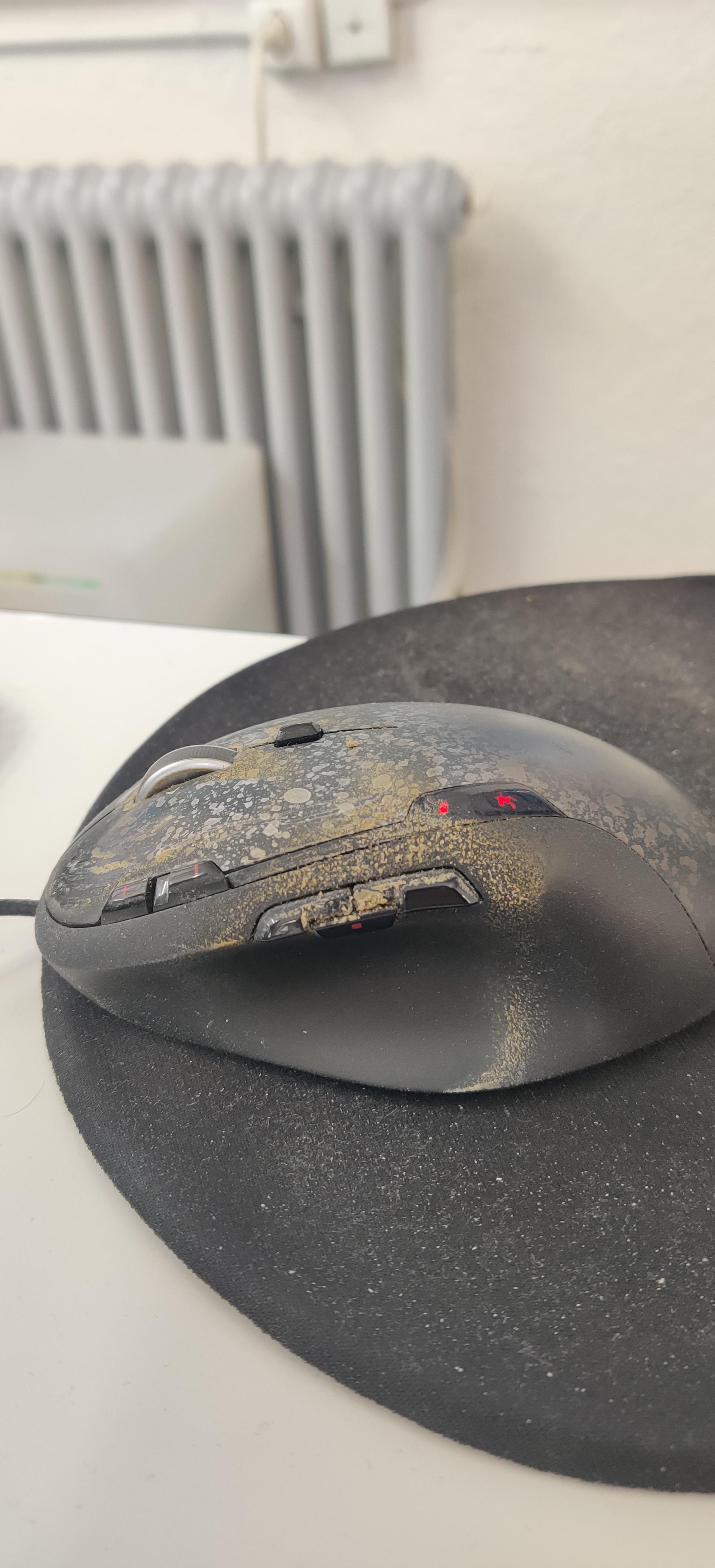 This gaming mouse | Scrolller