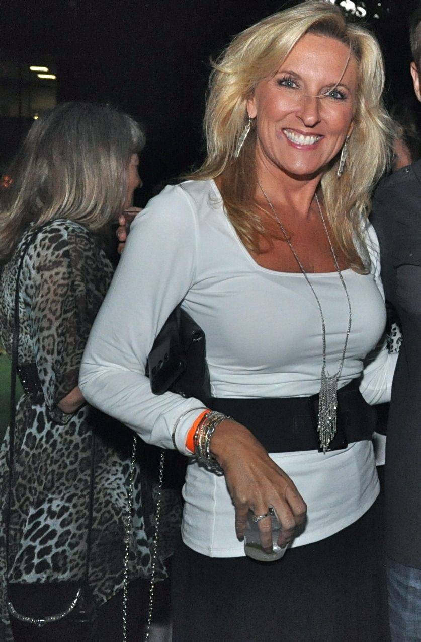 This Gilf Likes To Party Scrolller