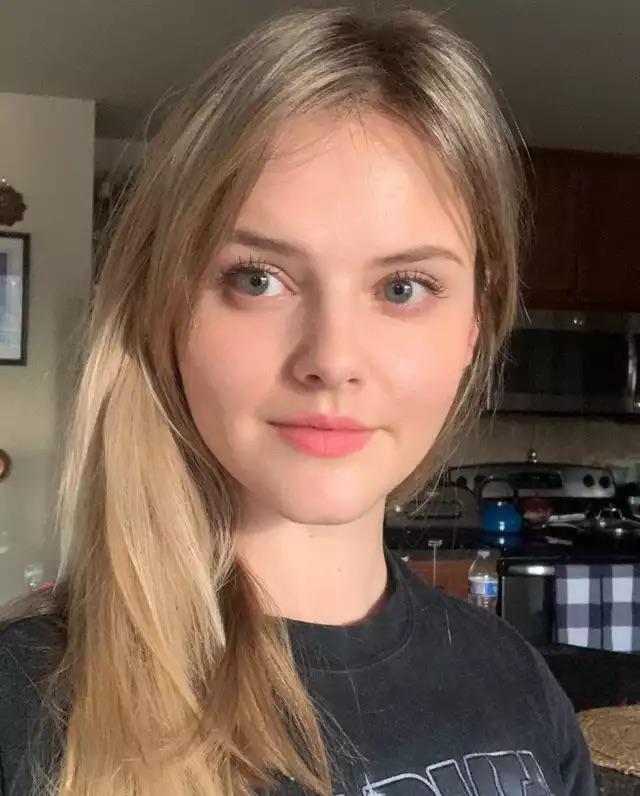 This Gorgeous babe was active here for two days and then poof!! | Scrolller