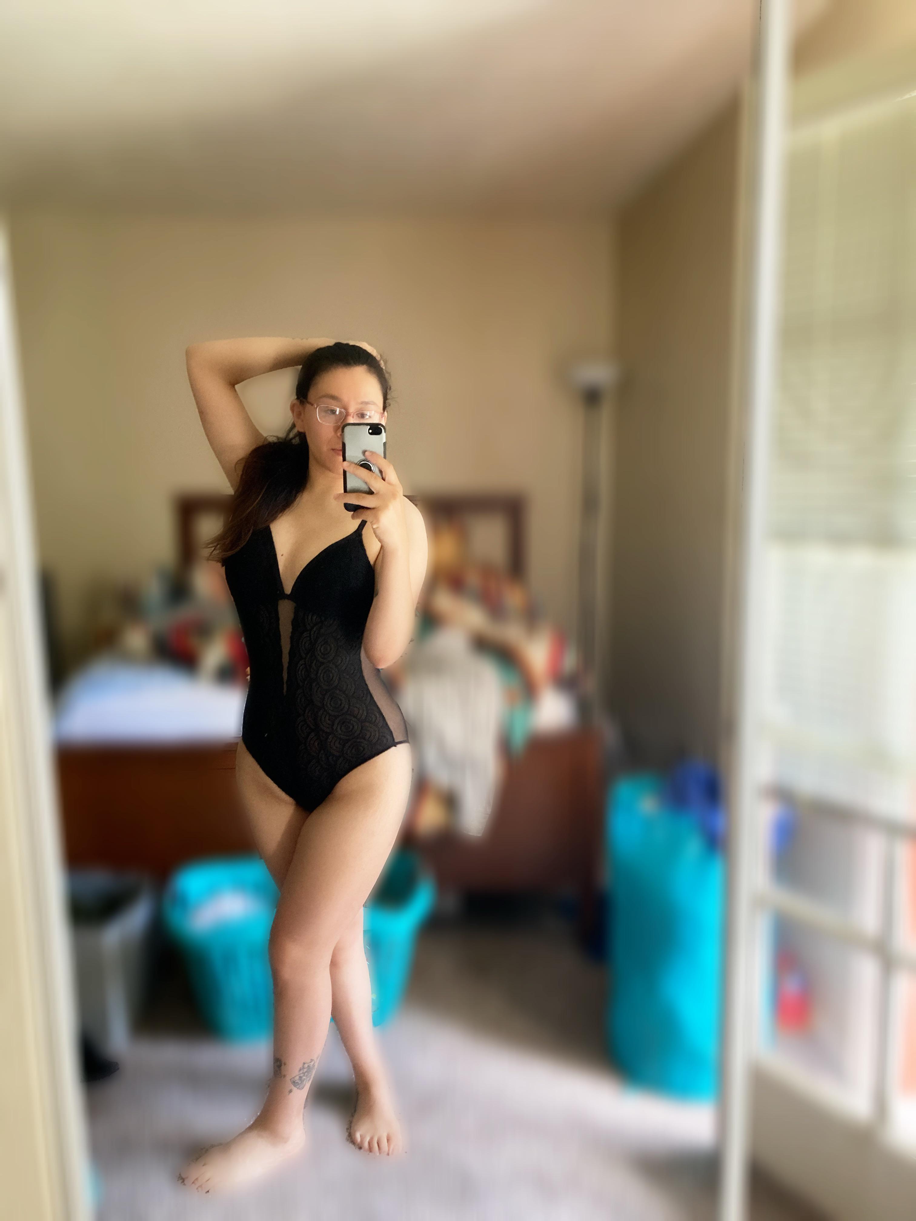 Messy room and no makeup. Please help 😅 | Scrolller