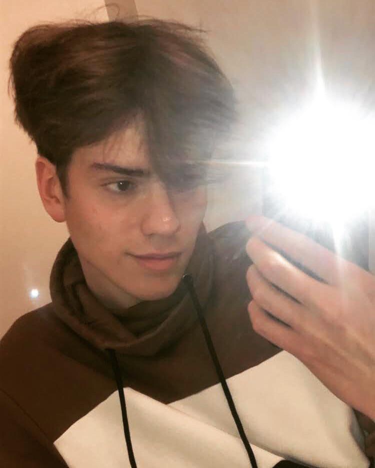 this is my new acc, hi again yall:) | Scrolller