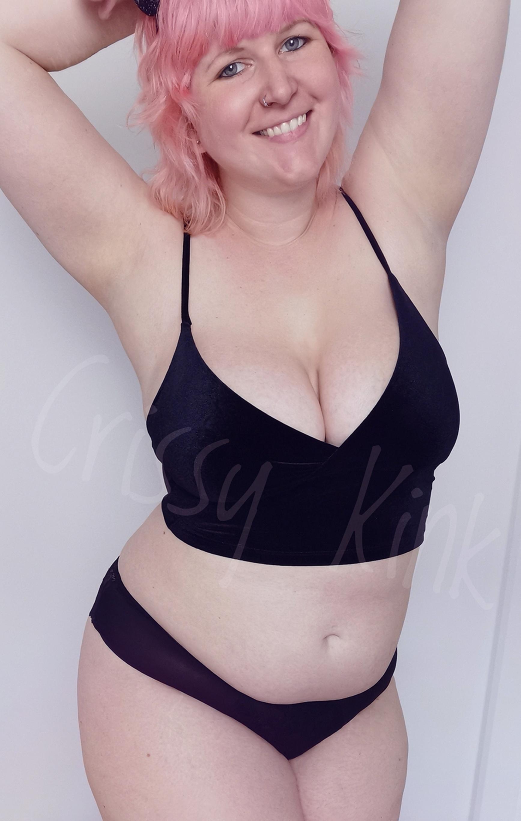 Do you approve of chubby cleavage? | Scrolller