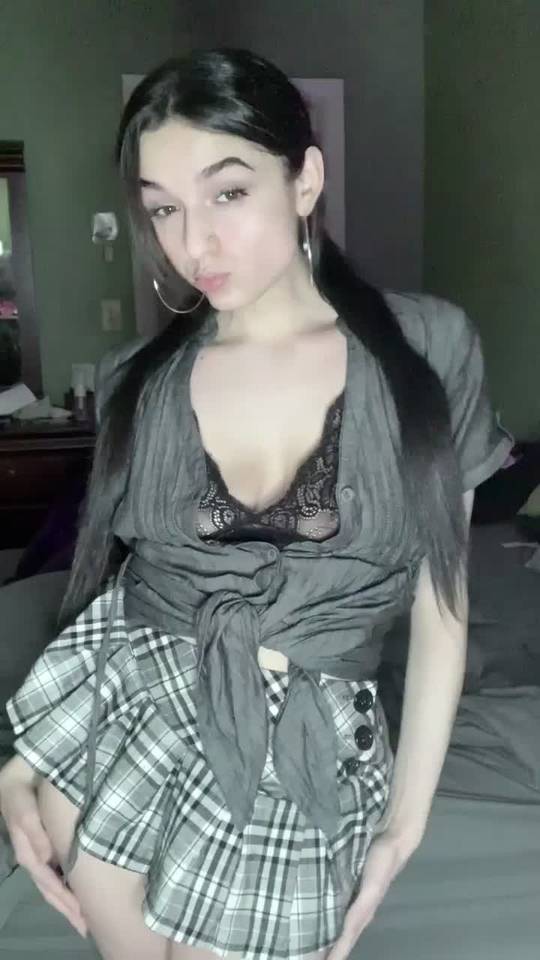 So pale I sometimes illuminate 😅 | Scrolller