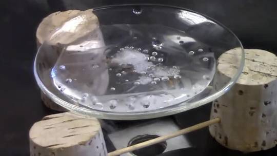 This water is simultaneously melting, freezing and boiling | Scrolller