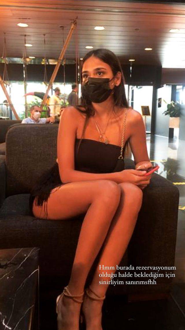 Those Legs | Scrolller