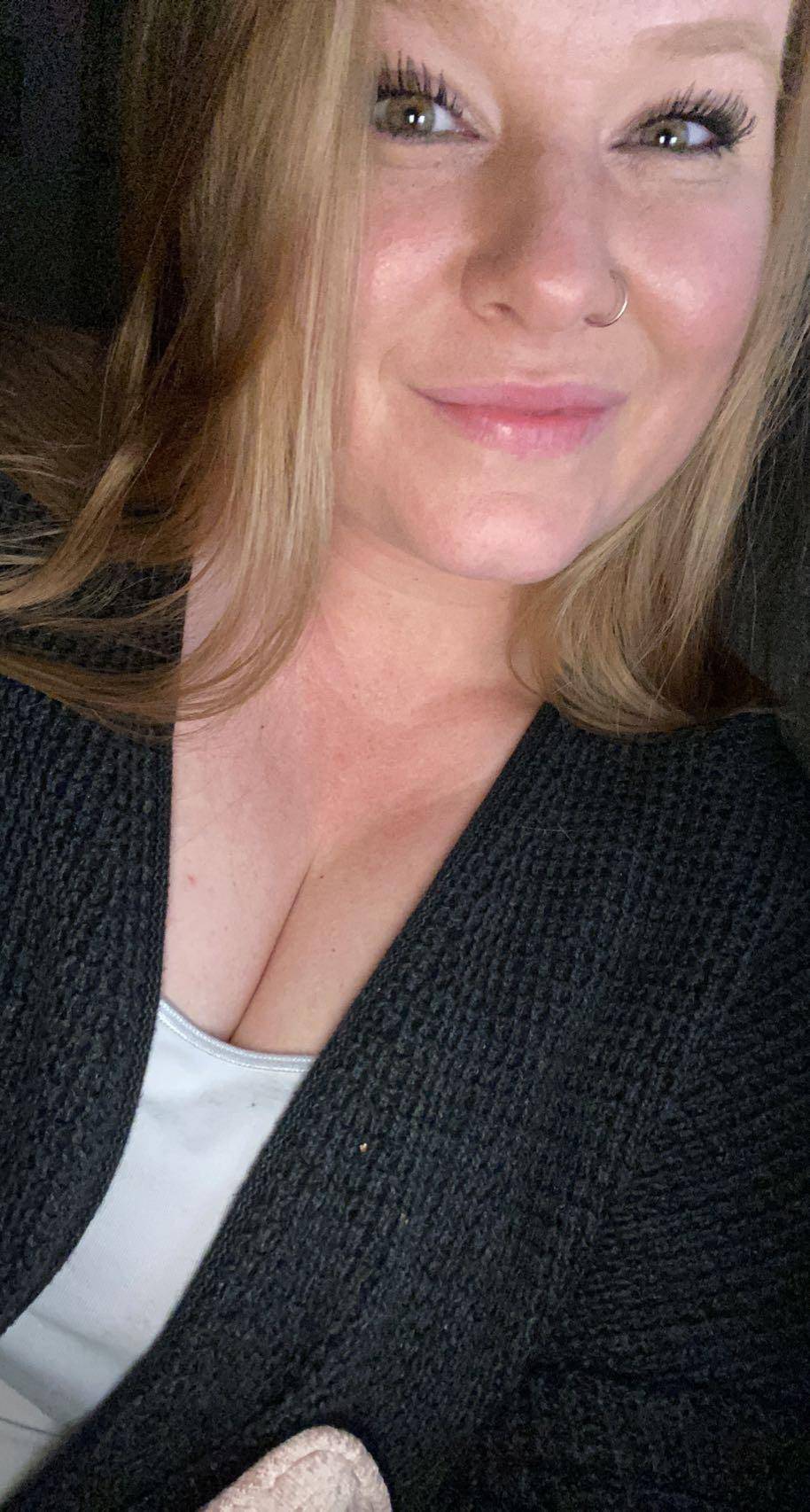 Thought my cleavage looked pretty 🔥 here 🙈 | Scrolller