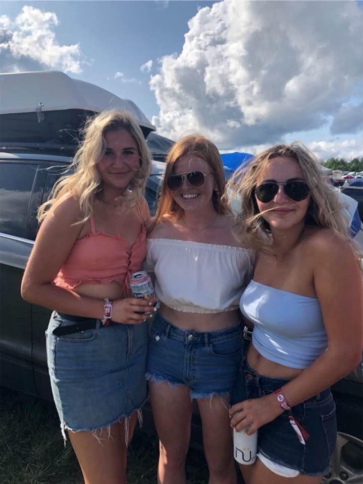 Three hotties | Scrolller