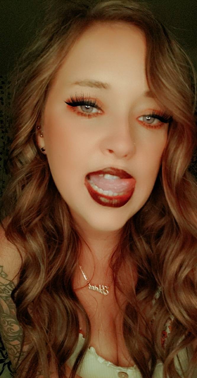 Throwing sass around like confetti 🎊 | Scrolller