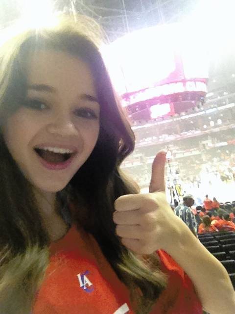 Thumbs up. | Scrolller