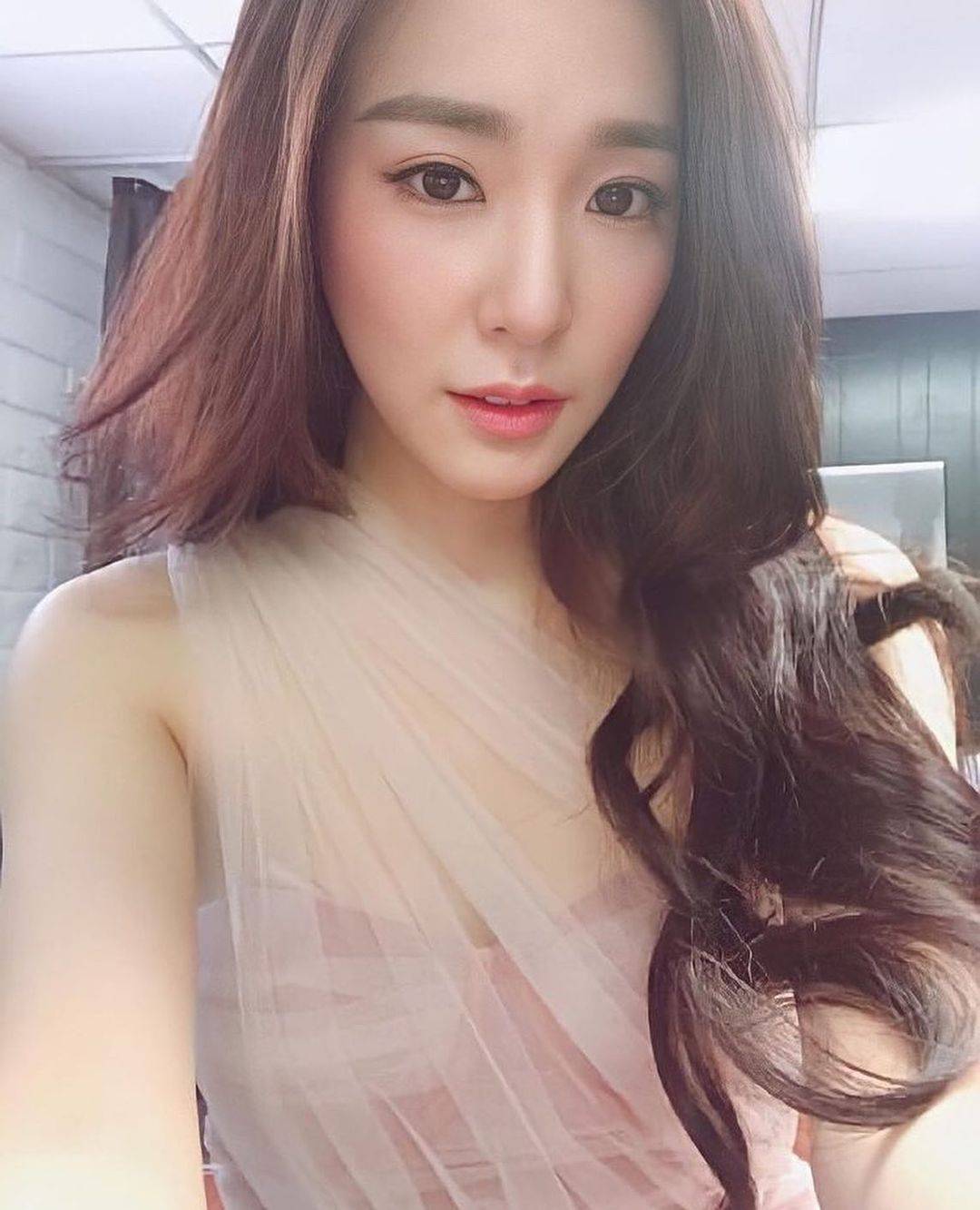 Tiffany | Scrolller