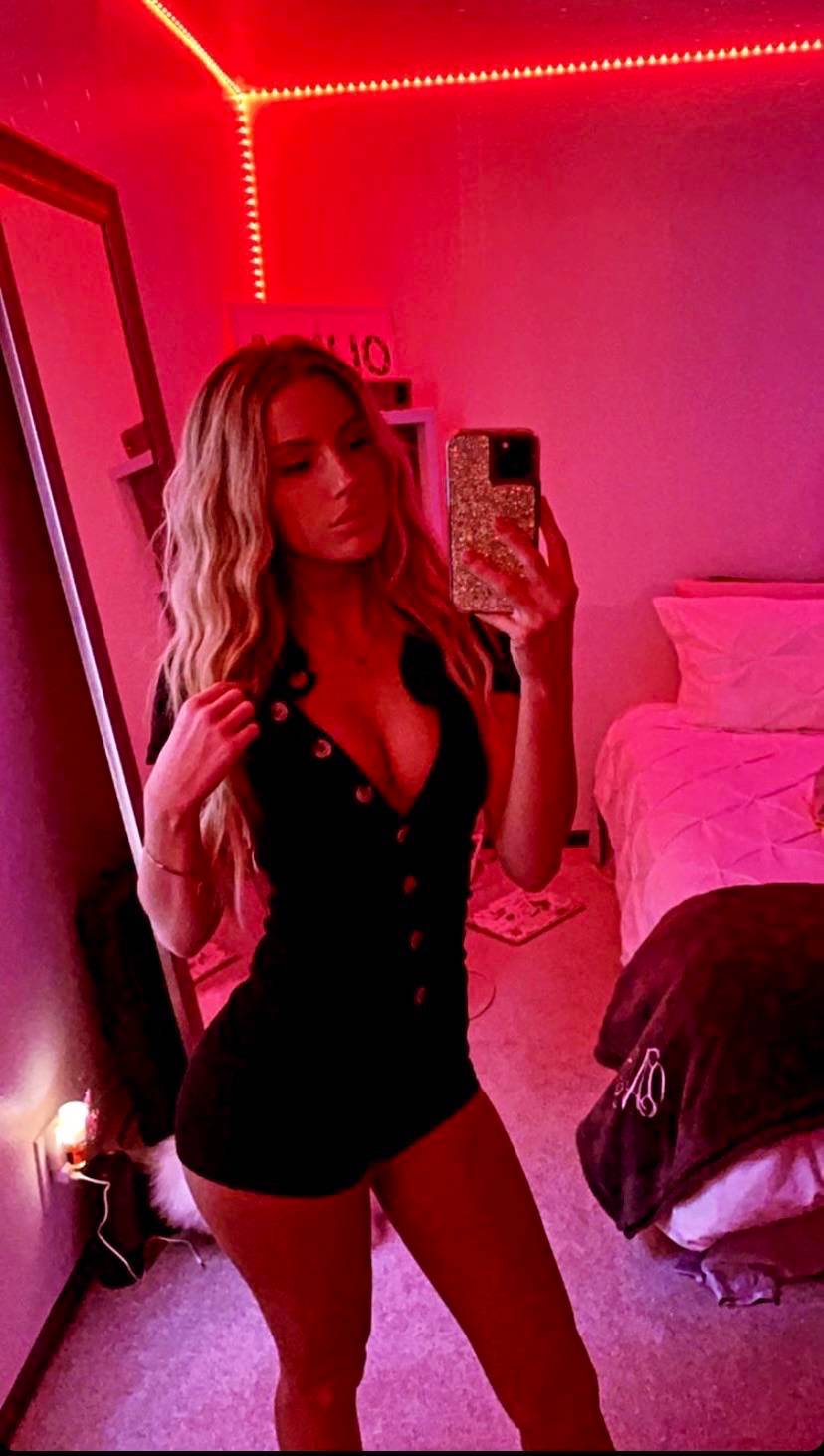 Tight button down dress on Hannah Brooke Wilson | Scrolller