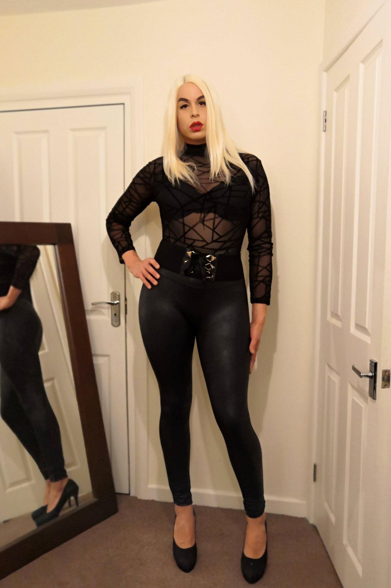 Tight leather | Scrolller