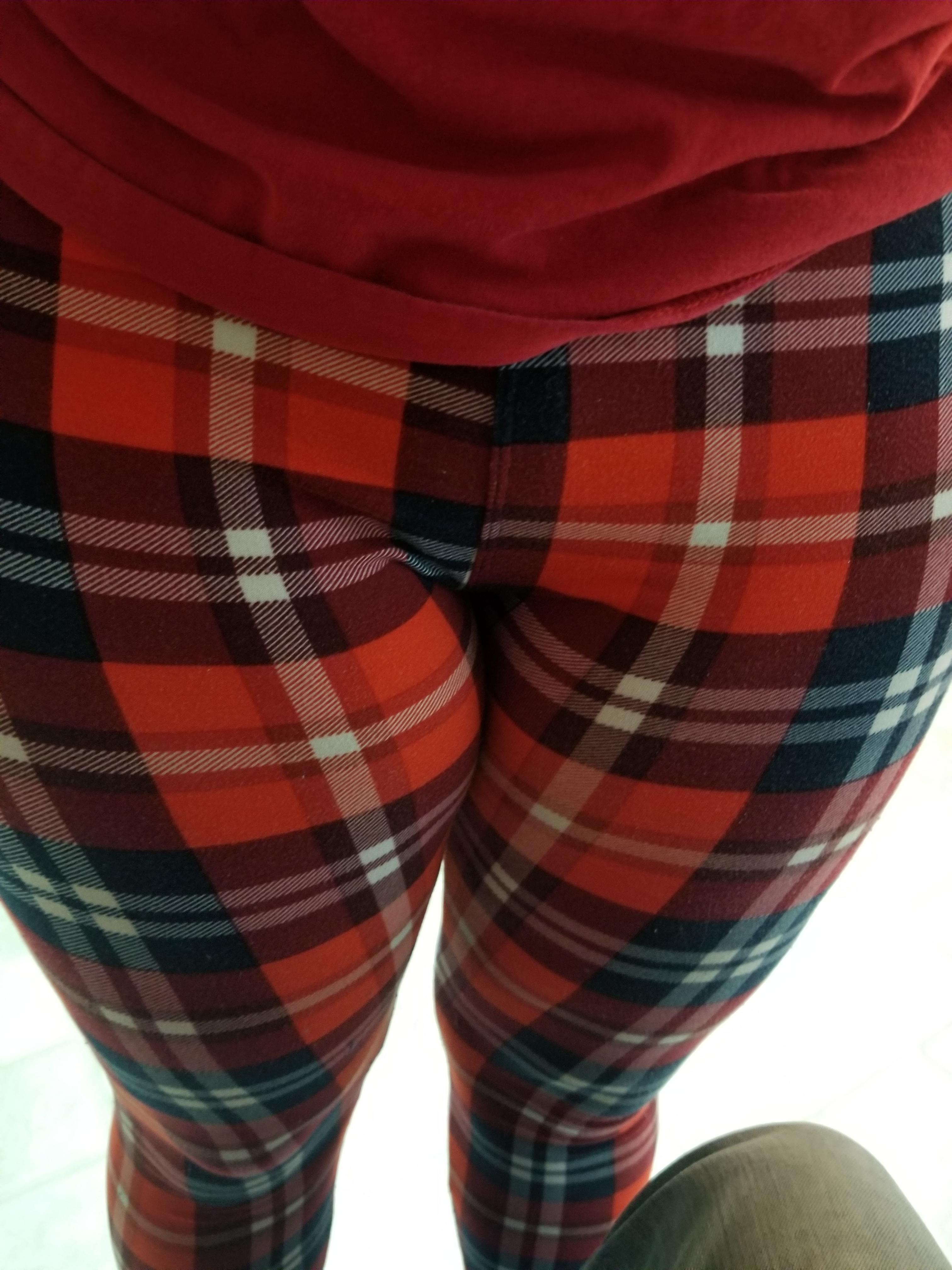 Tight plaid leggings | Scrolller