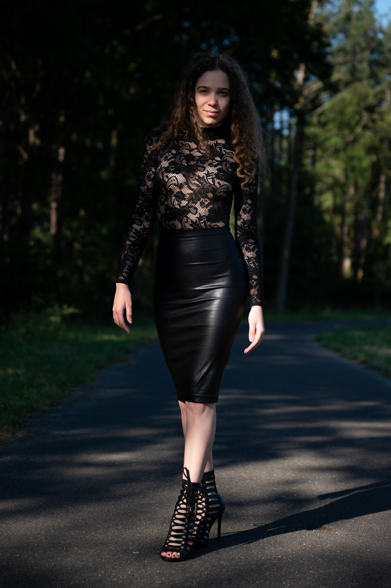 Tight skirt | Scrolller