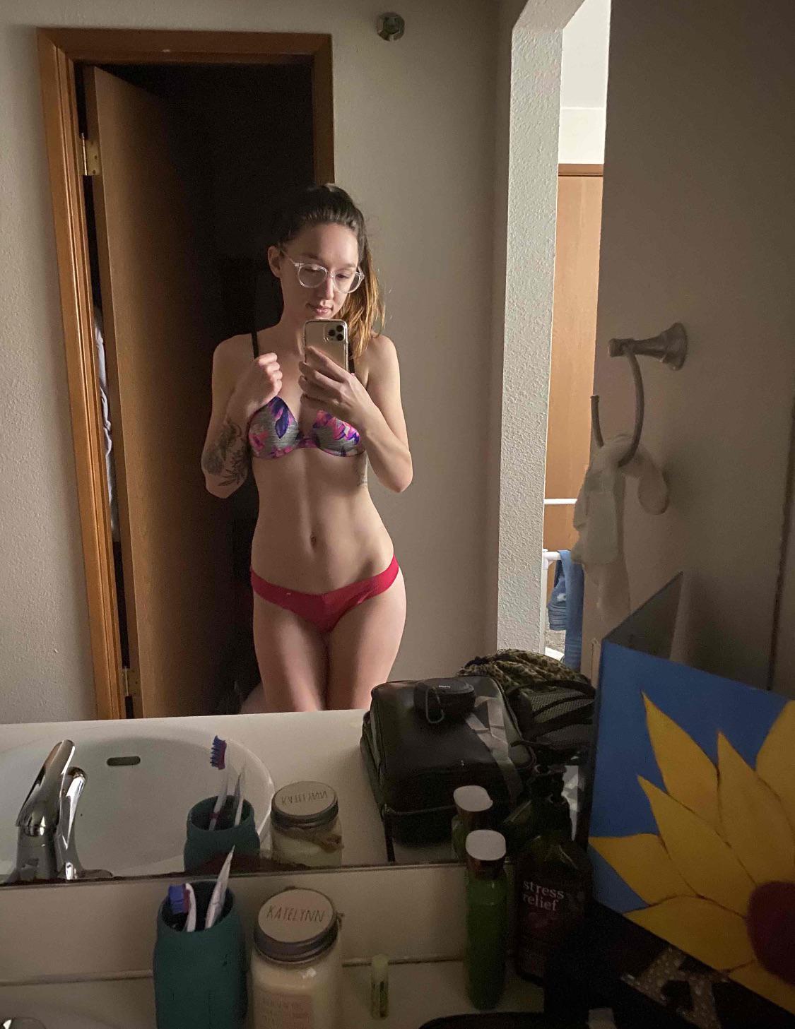 Tiny little hourglass 😜💗 | Scrolller