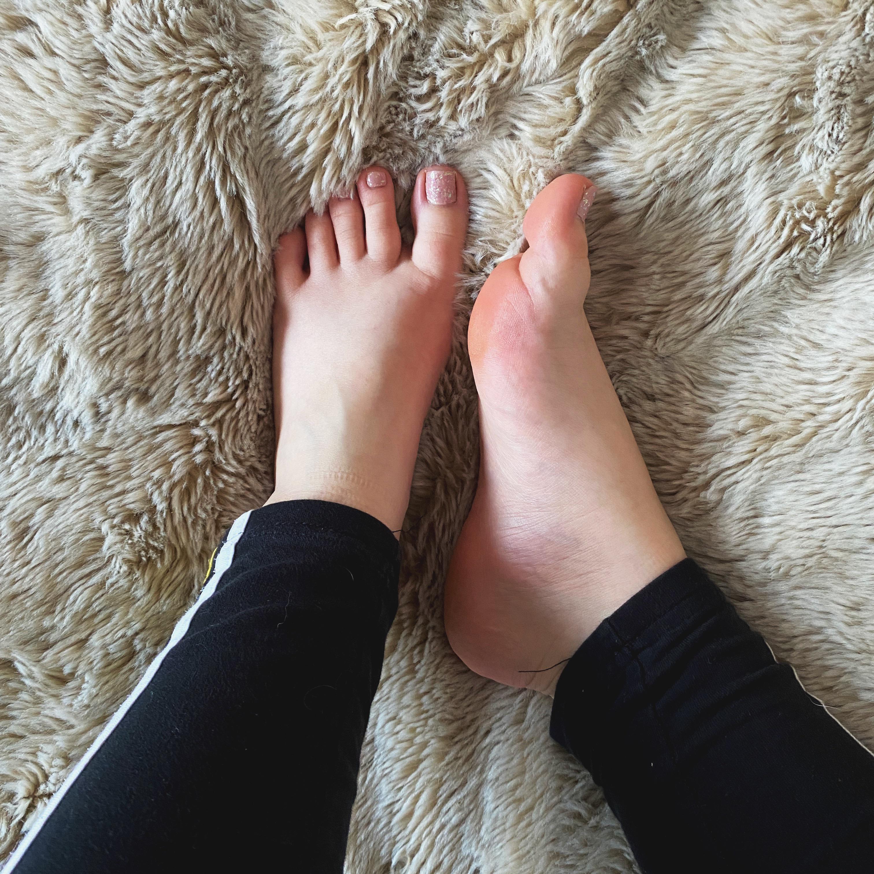 Tiny toes | Scrolller