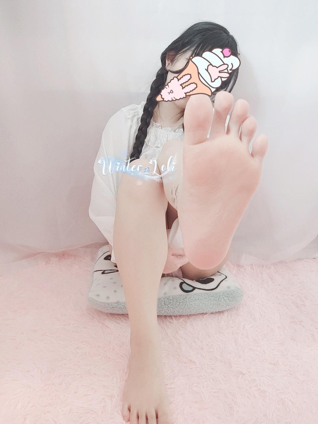 tiny yummy feet ♥ | Scrolller