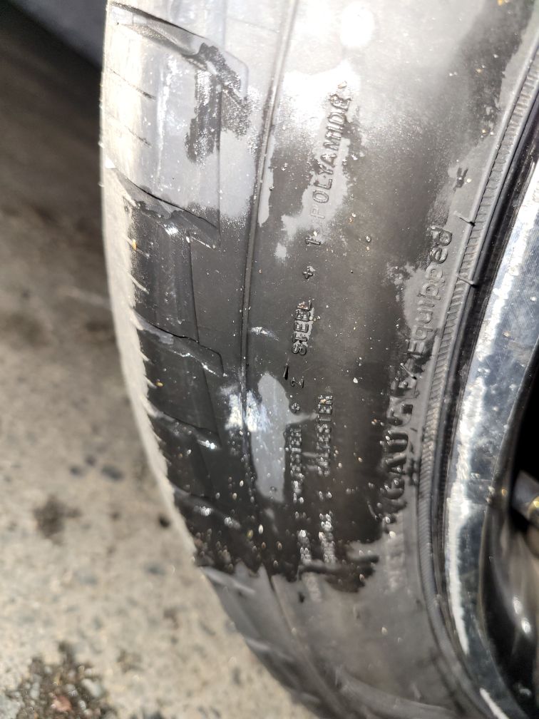 Tire scrape, is it fine? (Wetted the tire) | Scrolller