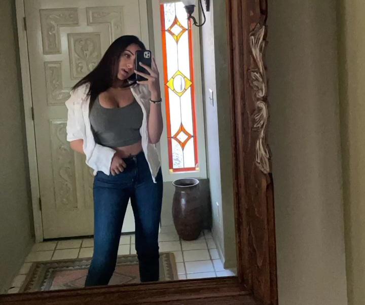 tits out for video advertising | Scrolller