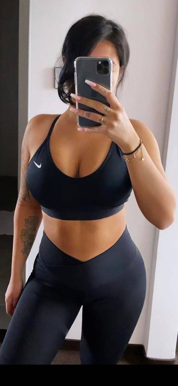 Titten 🥰 | Scrolller