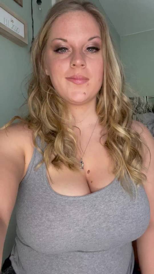 Titty drop Tuesday 🤩 | Scrolller