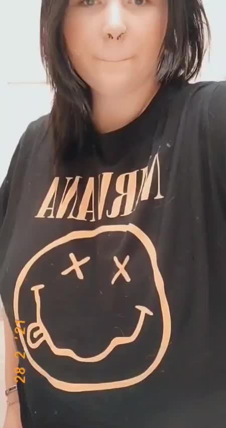 Titty dropping and bouncing 🥰 | Scrolller