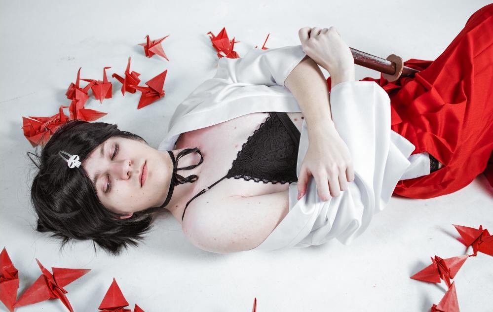 To celebrate getting 300 members, I've decided to share this photo of yours truly cosplaying as ...