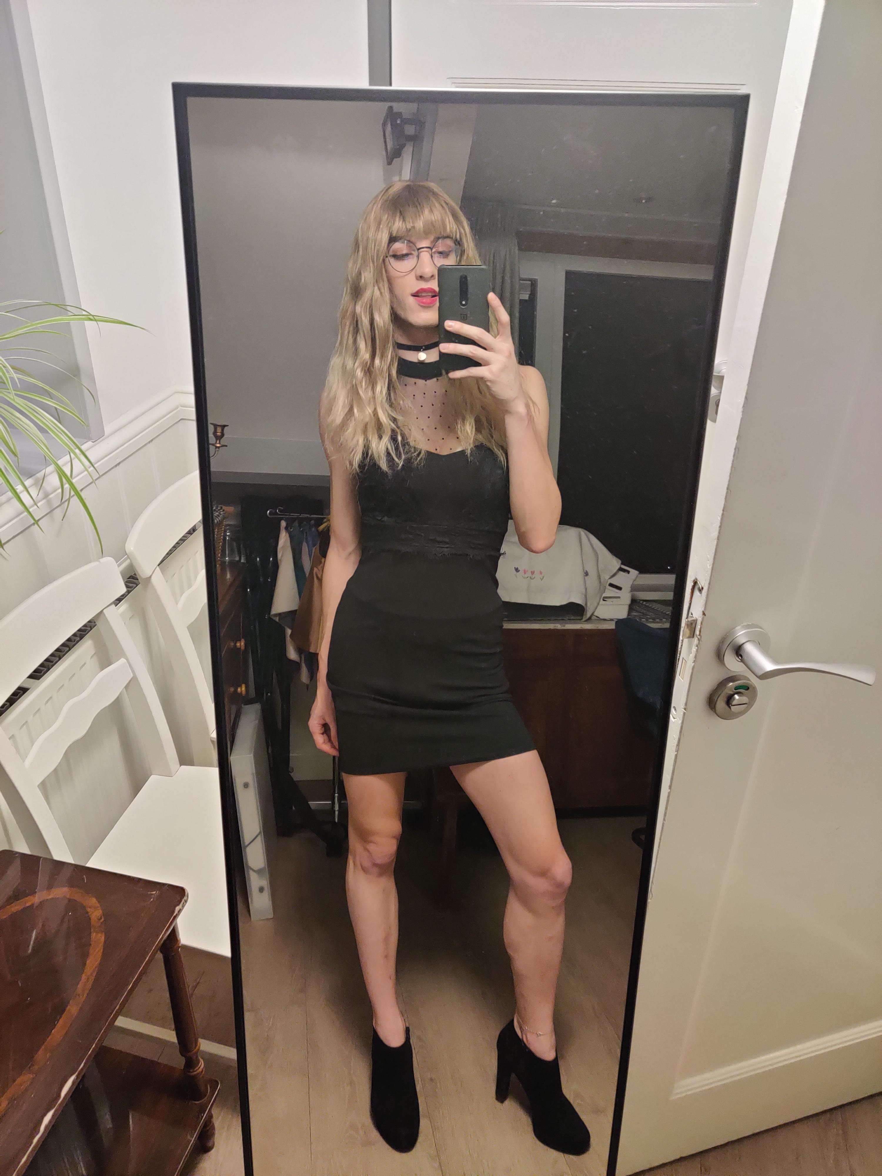 Today I am serving you (fake) curves | Scrolller