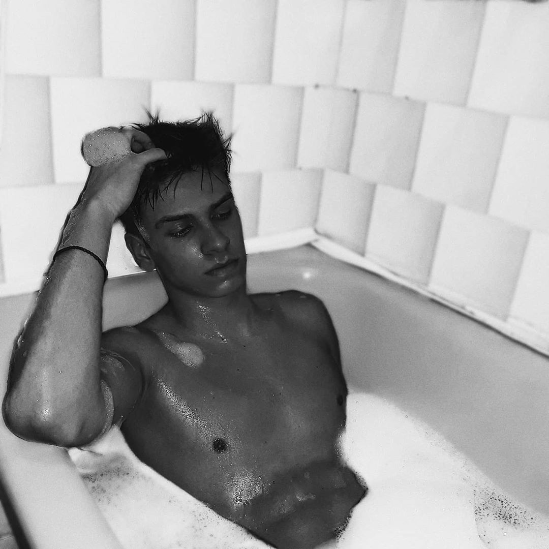 @tolmacvukasin [SHIRTLESS] | Scrolller