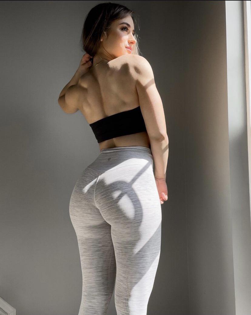 Toned backside | Scrolller