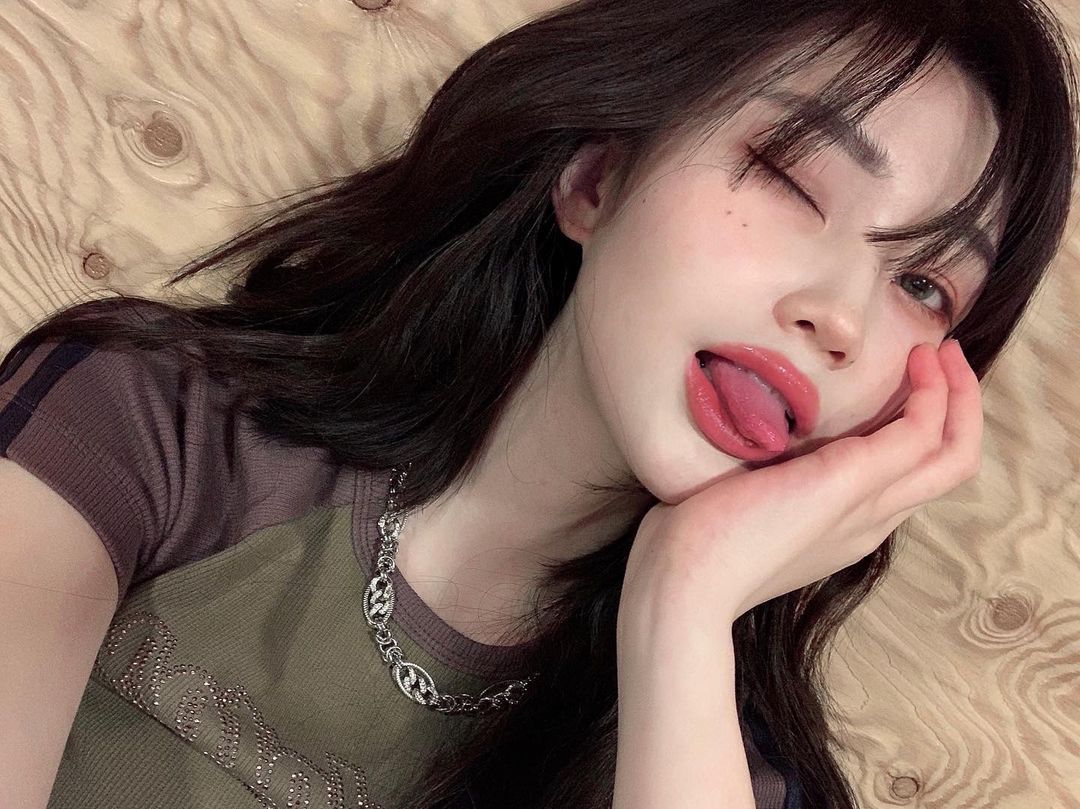 Tongue Out Scrolller