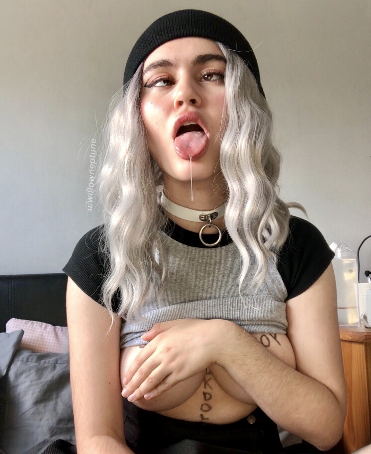 tongue out, brain gone | Scrolller