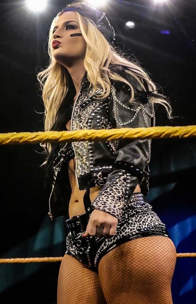 Toni Storm | Scrolller