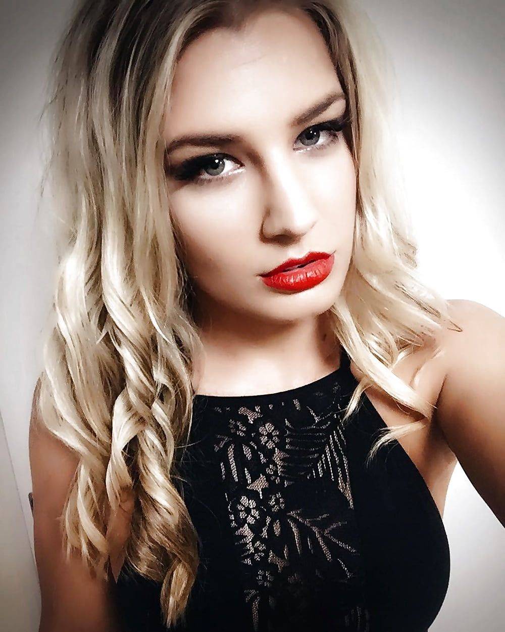 Toni Storm | Scrolller