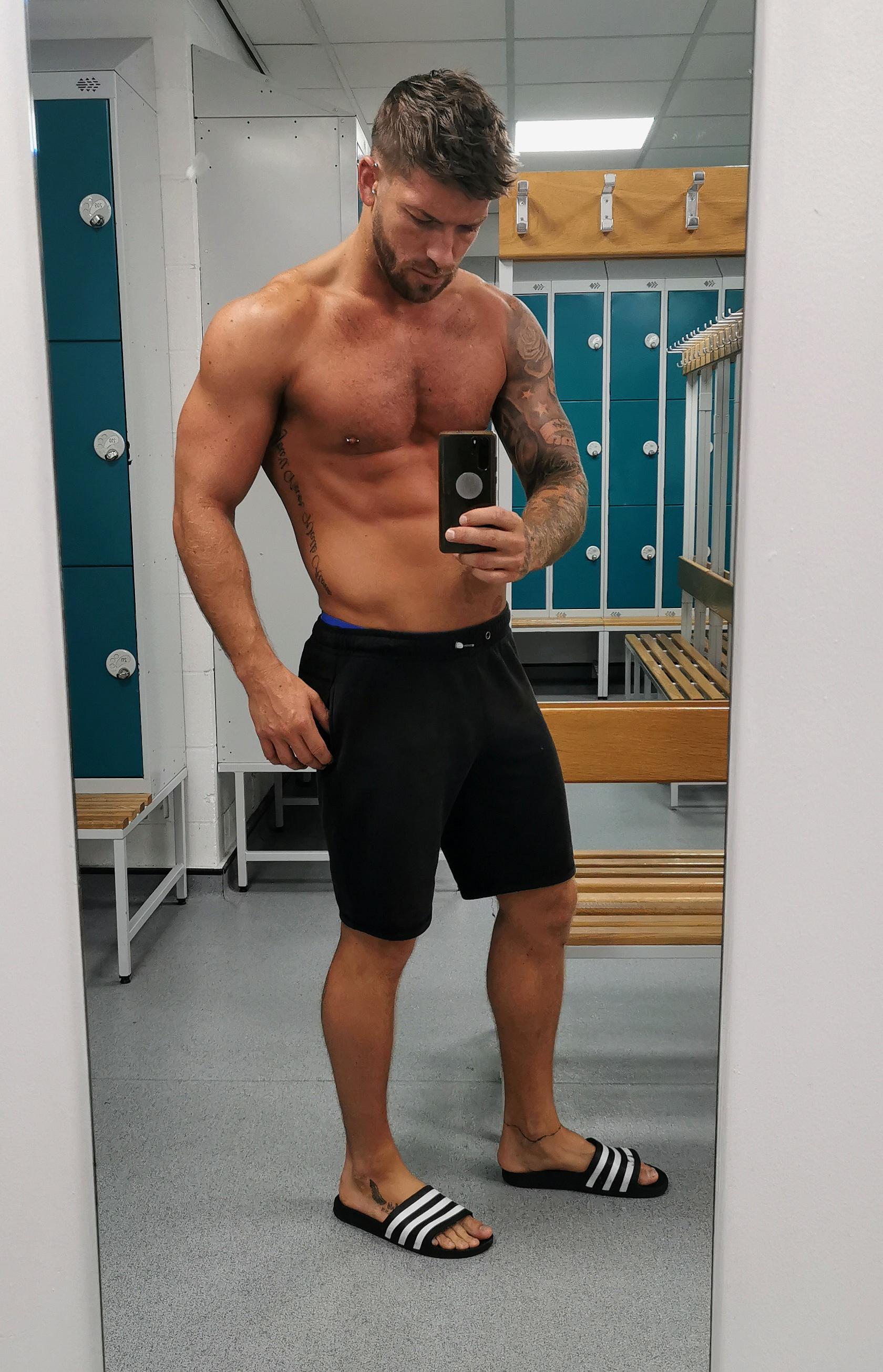 Too hot for trainers 🔥 | Scrolller