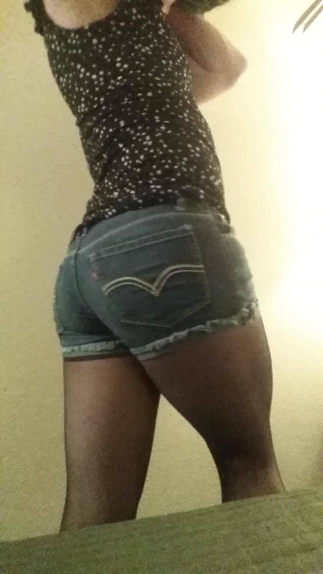 Limp little beta sissy loves using my butt to get attention from real men. Any guys wanna ...