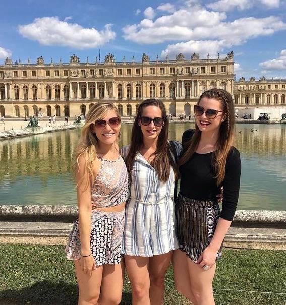 Tourists | Scrolller