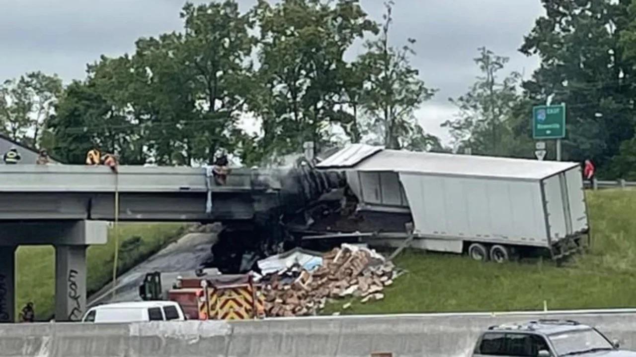 Tractor-trailer crash closes northbound lanes of SR 56 in Putnam Co., Tennessee | Scrolller