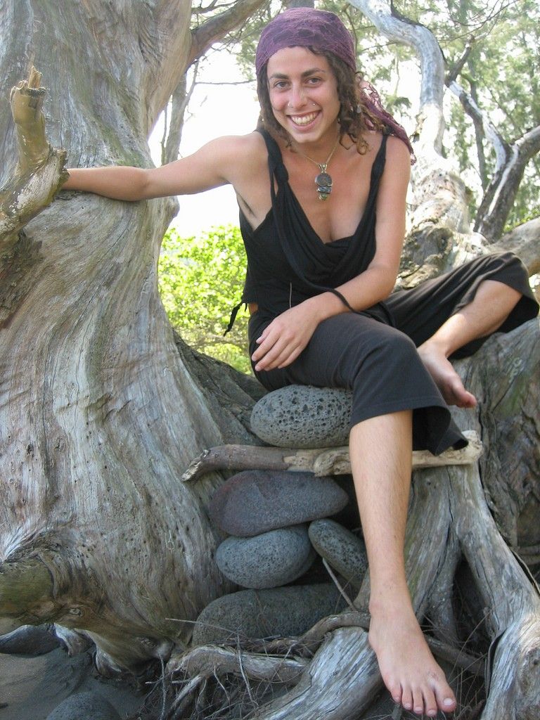 Tree hugger | Scrolller