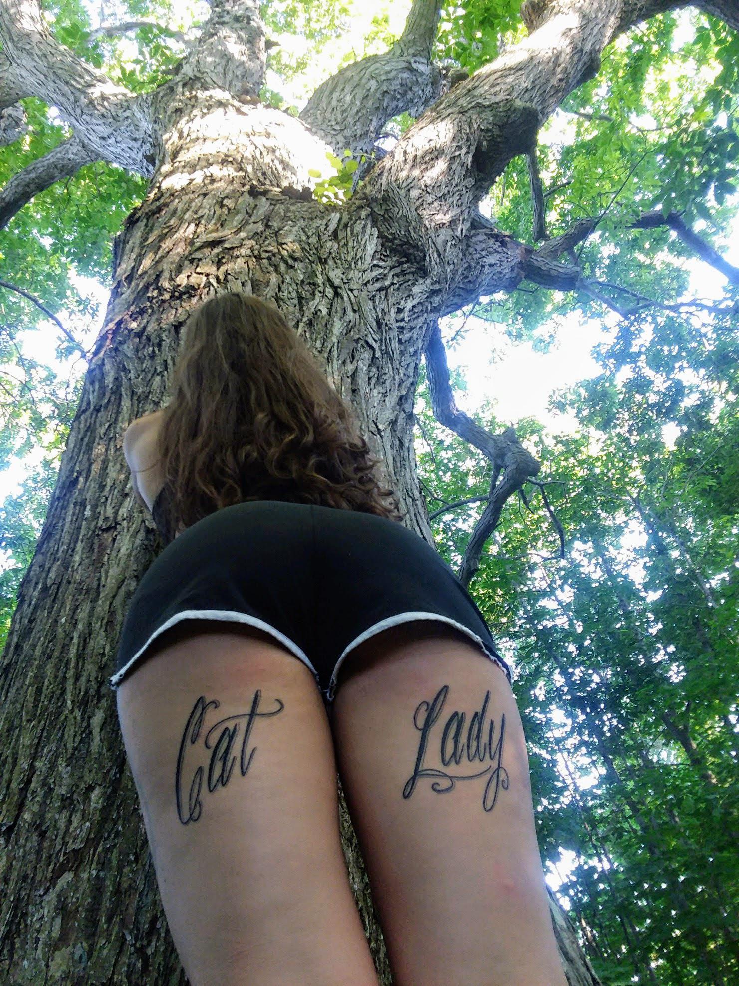 Tree hugger | Scrolller